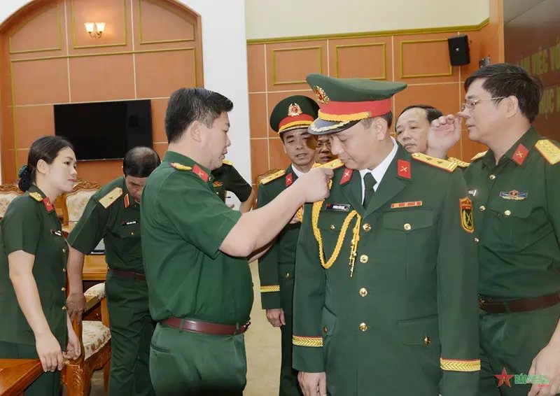 Thiết kế cuống Huy chương Quân kỳ Quyết thắng khác biệt thế nào so với ...